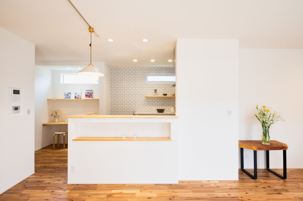 施工実績 - 玄関からすぐLDKにつながる家／家事ラク動線を大切にしたい人へ - cocochi｜ココチ：心地よさを追求した住宅ブランド